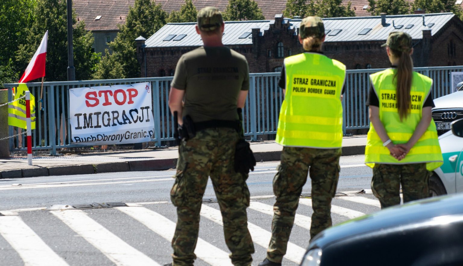 What's behind the Polish border controls?